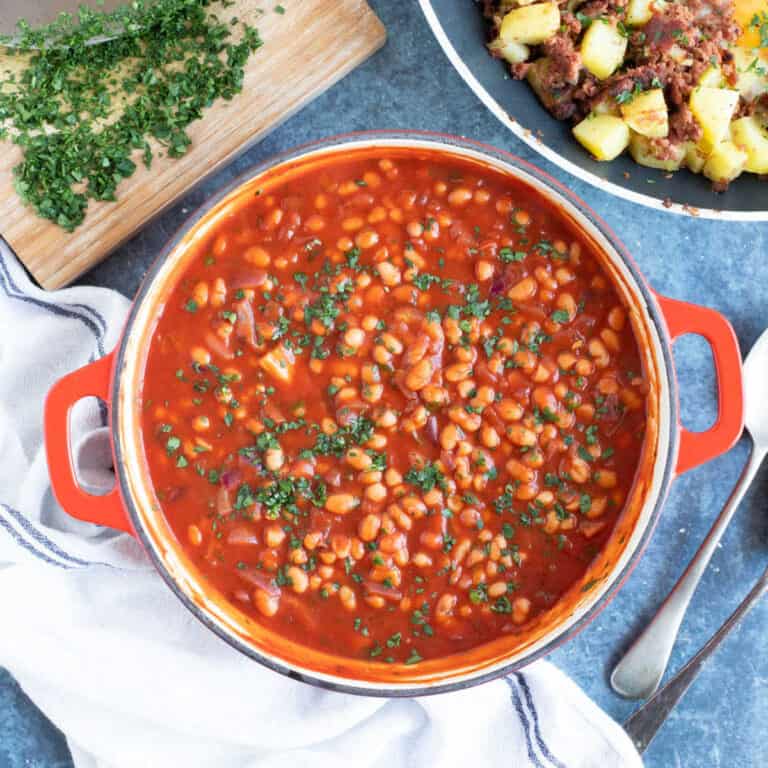Homemade British Baked Beans Recipe - Effortless Foodie