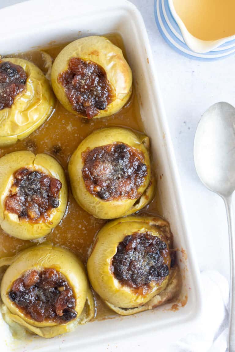 Easy Baked Apples with Mincemeat Recipe - Effortless Foodie