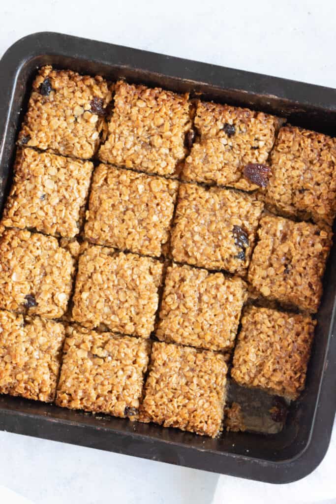 Easy Mincemeat Flapjacks Recipe - Effortless Foodie