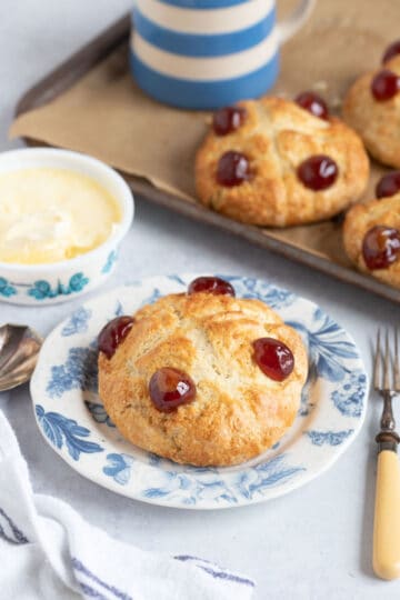 Easy Victoria Scones Recipe - Effortless Foodie
