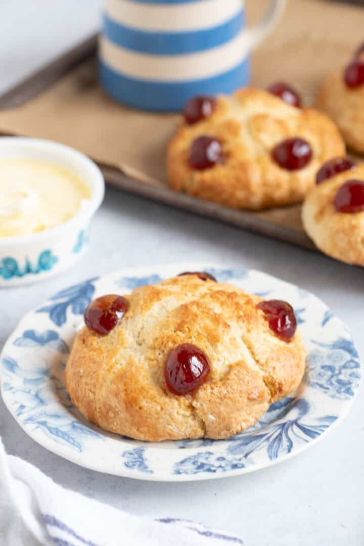 Easy Victoria Scones Recipe - Effortless Foodie