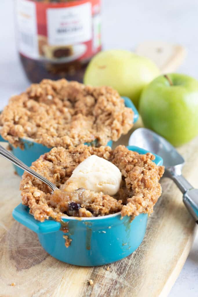 Easy Apple and Mincemeat Crumble Recipe - Effortless Foodie