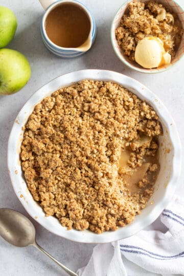 Sticky Toffee Apple Crumble Recipe - Effortless Foodie