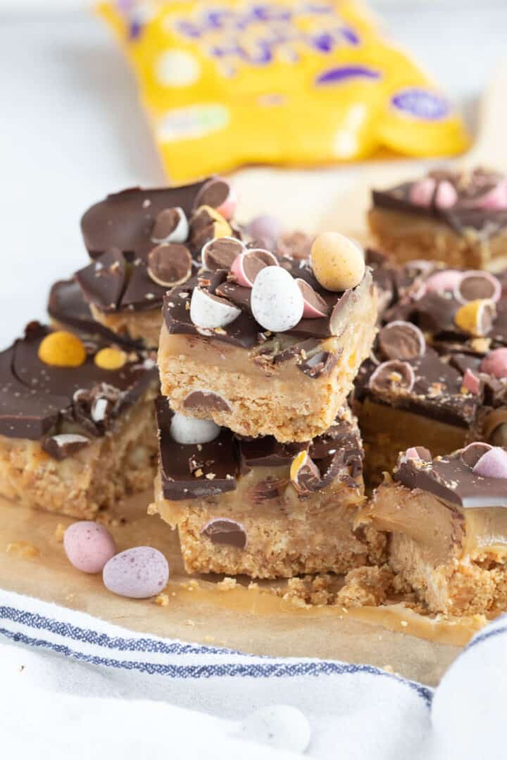 No Bake Mini Egg Millionaire's Bars - Effortless Foodie